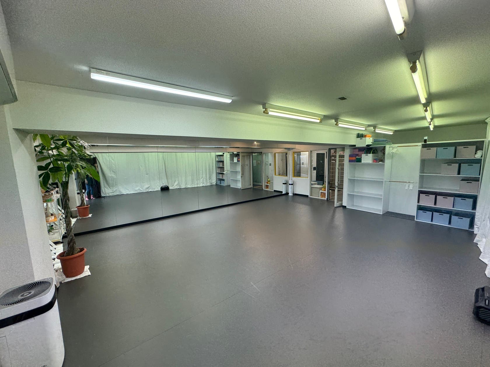 東神奈川駅直結徒歩1分！リノリュウム床ダンススタジオ！💃大人10名子ども15名ほどで踊れます✨の写真1