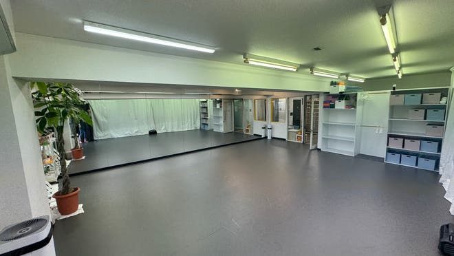 東神奈川駅直結徒歩1分!リノリュウム床ダンススタジオ!💃大人10名子ども15名ほどで踊れます✨の写真1