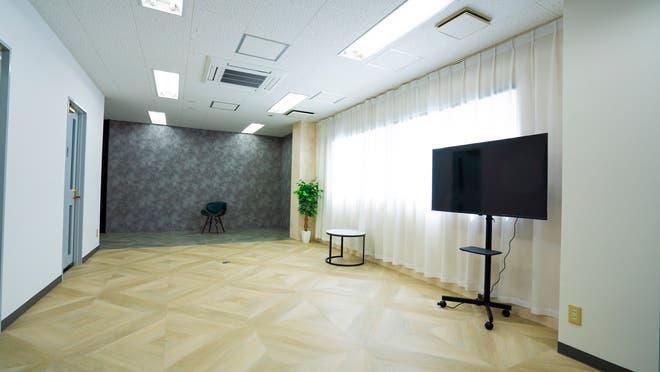 都市のど真ん中で、撮影も配信も。 プロ機材込みで“表現に集中できる”130㎡スタジオの写真1