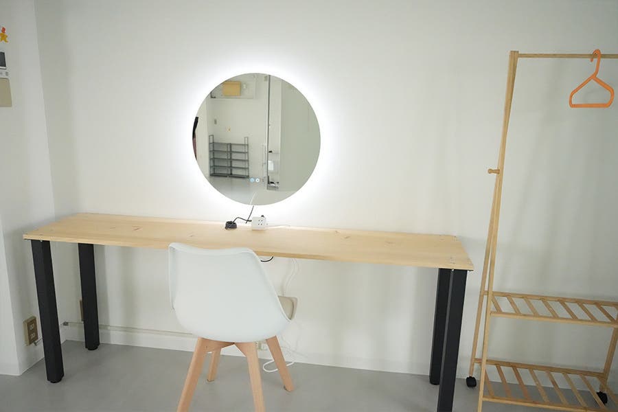 【藤森駅1分】白壁×自然光の撮影スタジオ｜コスプレ・ポートレート・SNS撮影向け｜更衣室あり・メイク利用可の写真16