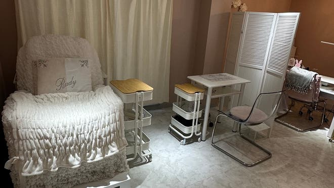 代々木上原駅から徒歩3分!白とピンクを基調としたおしゃれなシェアサロンの写真2