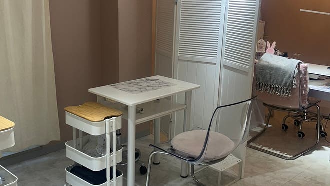 代々木上原駅から徒歩3分!白とピンクを基調としたおしゃれなシェアサロンの写真5