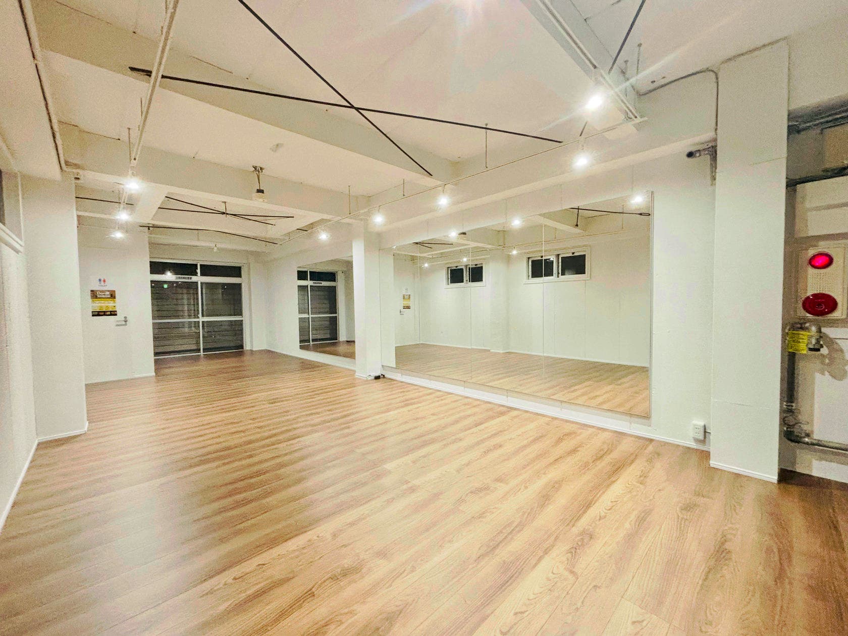 スタジオDancers河原町2nd　当日予約可能！ダンスの個人練習やレッスンの開催に最適な多目的スペースですの写真1