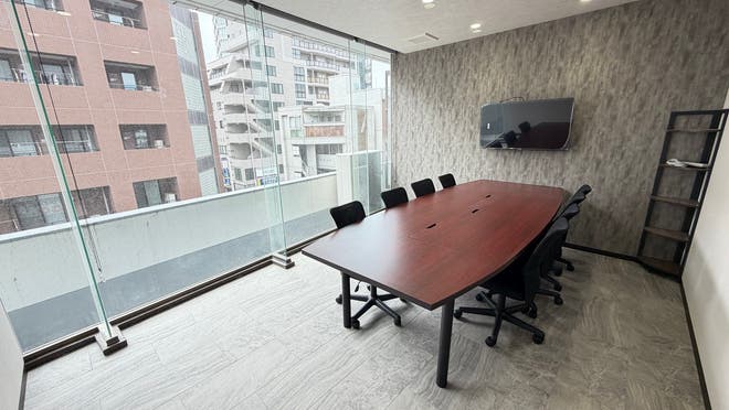 【柏駅から徒歩1分】モニター・フリードリンク付き8名会議室(Room A)の写真1