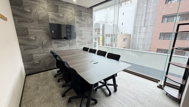 【柏駅から徒歩1分】モニター・フリードリンク付き8名会議室(Room B)の写真1