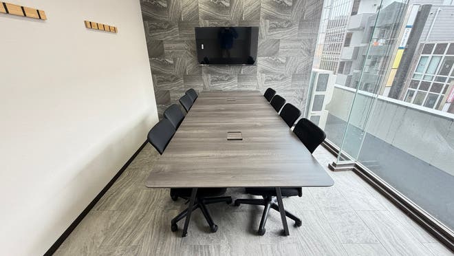 【柏駅から徒歩1分】モニター・フリードリンク付き8名会議室(Room B)の写真2