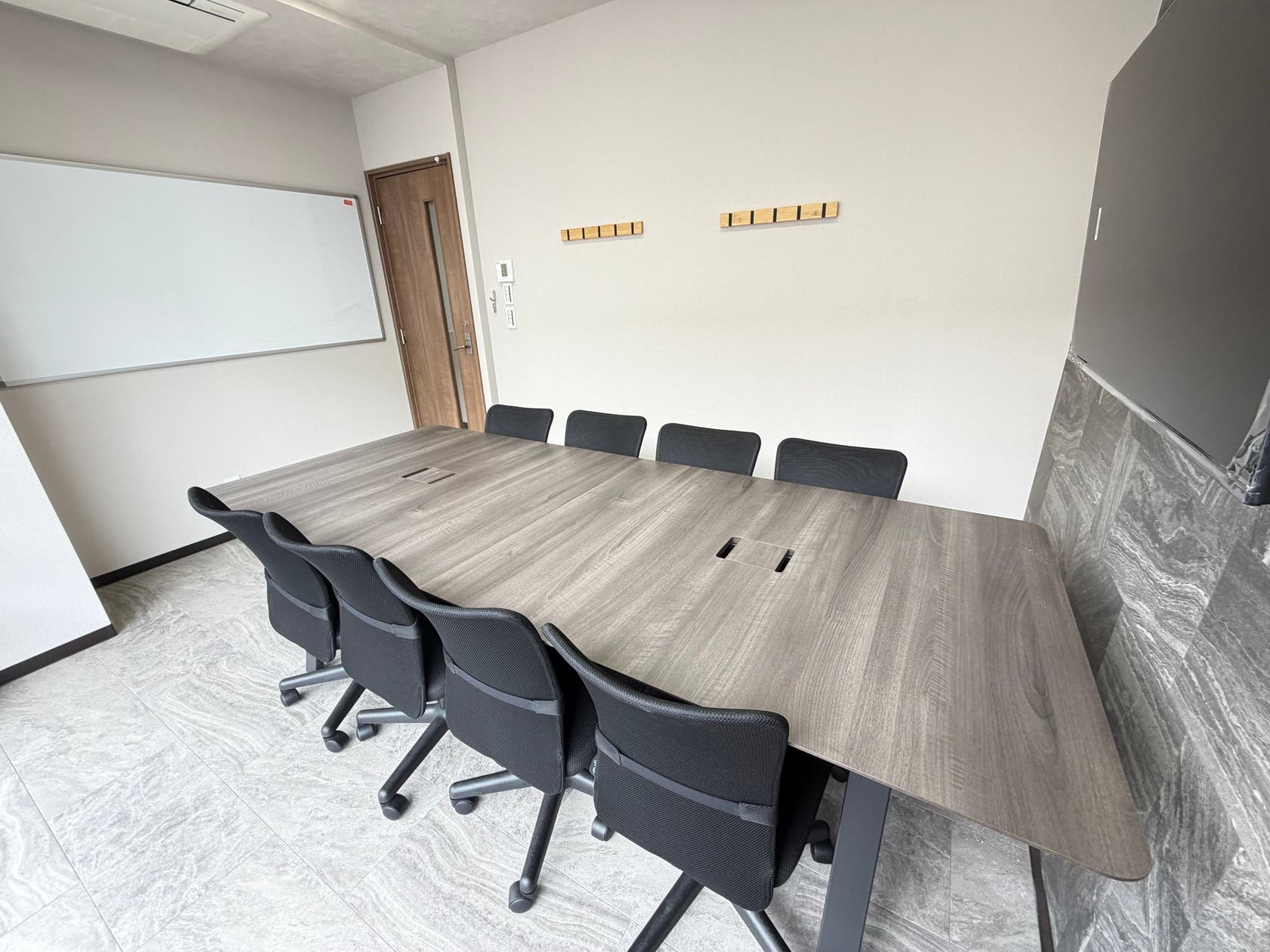 【柏駅から徒歩1分】モニター・フリードリンク付き8名会議室（Room B）の写真3