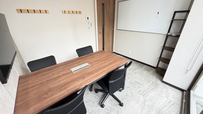 【柏駅から徒歩1分】モニター・フリードリンク付き4名会議室(Room C)の写真2