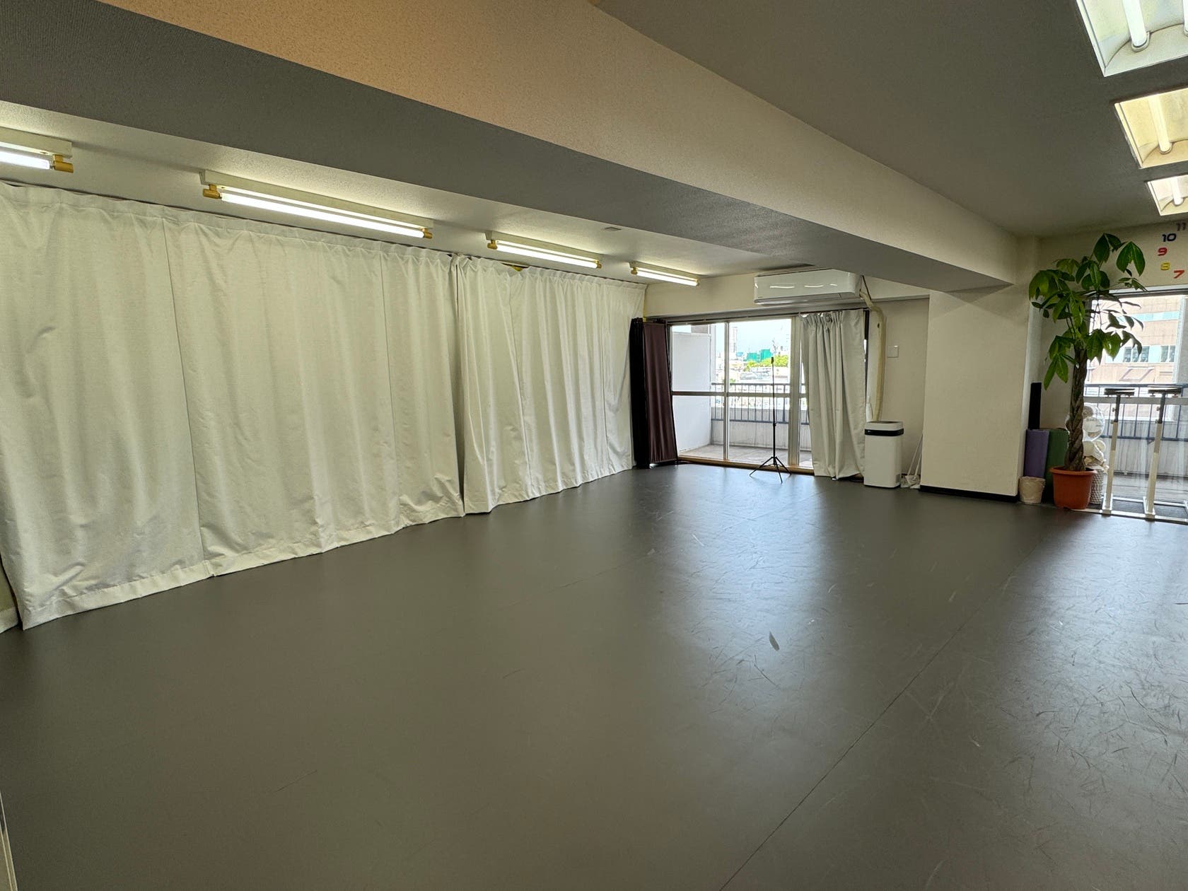 東神奈川駅直結徒歩1分！リノリュウム床ダンススタジオ！💃大人10名子ども15名ほどで踊れます✨の写真10