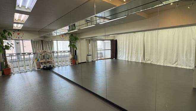 東神奈川駅直結徒歩1分!リノリュウム床ダンススタジオ!💃大人10名子ども15名ほどで踊れます✨の写真11