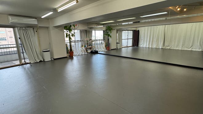 東神奈川駅直結徒歩1分!リノリュウム床ダンススタジオ!💃大人10名子ども15名ほどで踊れます✨の写真12