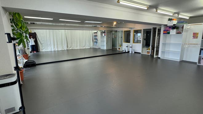 東神奈川駅直結徒歩1分!リノリュウム床ダンススタジオ!💃大人10名子ども15名ほどで踊れます✨の写真13