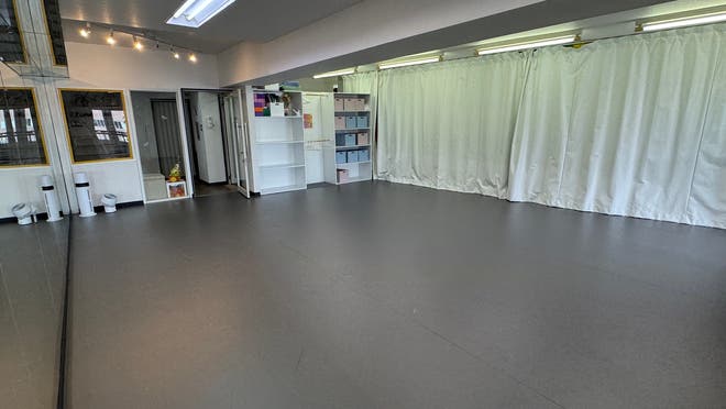 東神奈川駅直結徒歩1分!リノリュウム床ダンススタジオ!💃大人10名子ども15名ほどで踊れます✨の写真14