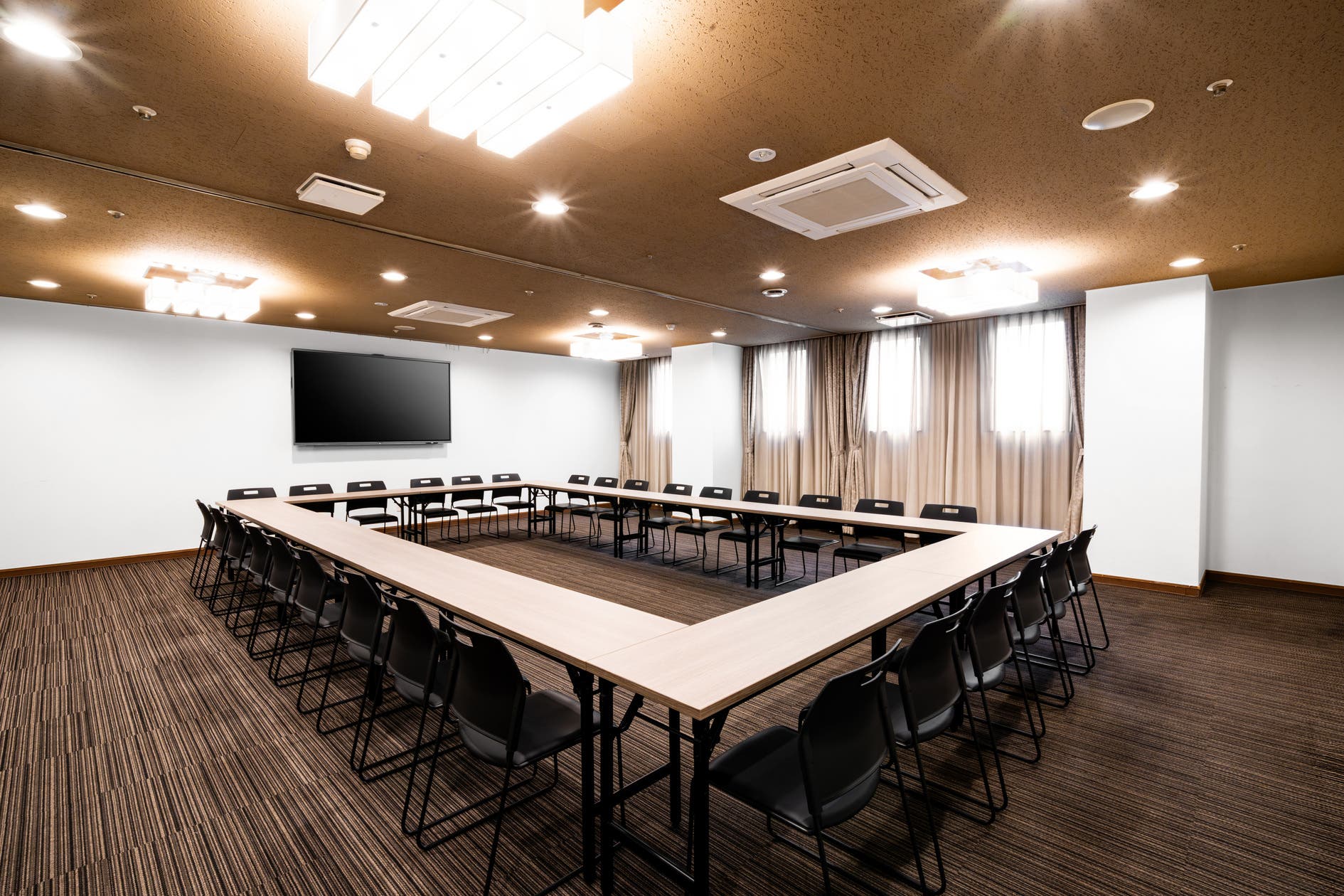 貸し会議室A・B室（全室）<<博多駅至近>>「集まる・食べる・泊まる」が全て揃ったワンストップ会議室の写真1