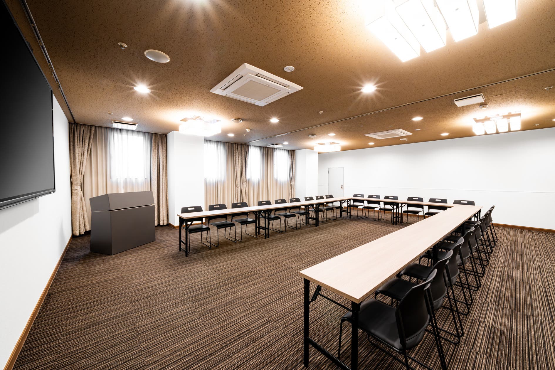 貸し会議室A・B室（全室）<<博多駅至近>>「集まる・食べる・泊まる」が全て揃ったワンストップ会議室の写真4