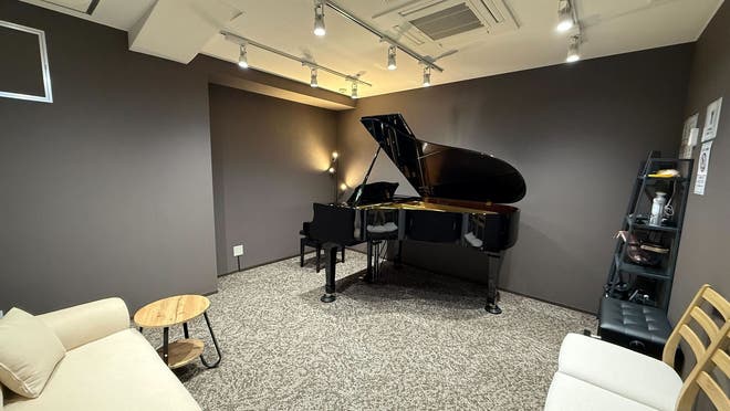 【大倉山駅徒歩1分】17.24㎡/グランドピアノ備え付きの音楽スタジオ 防音設備のある音楽ルーム(ルービー大倉山 room1)の写真2