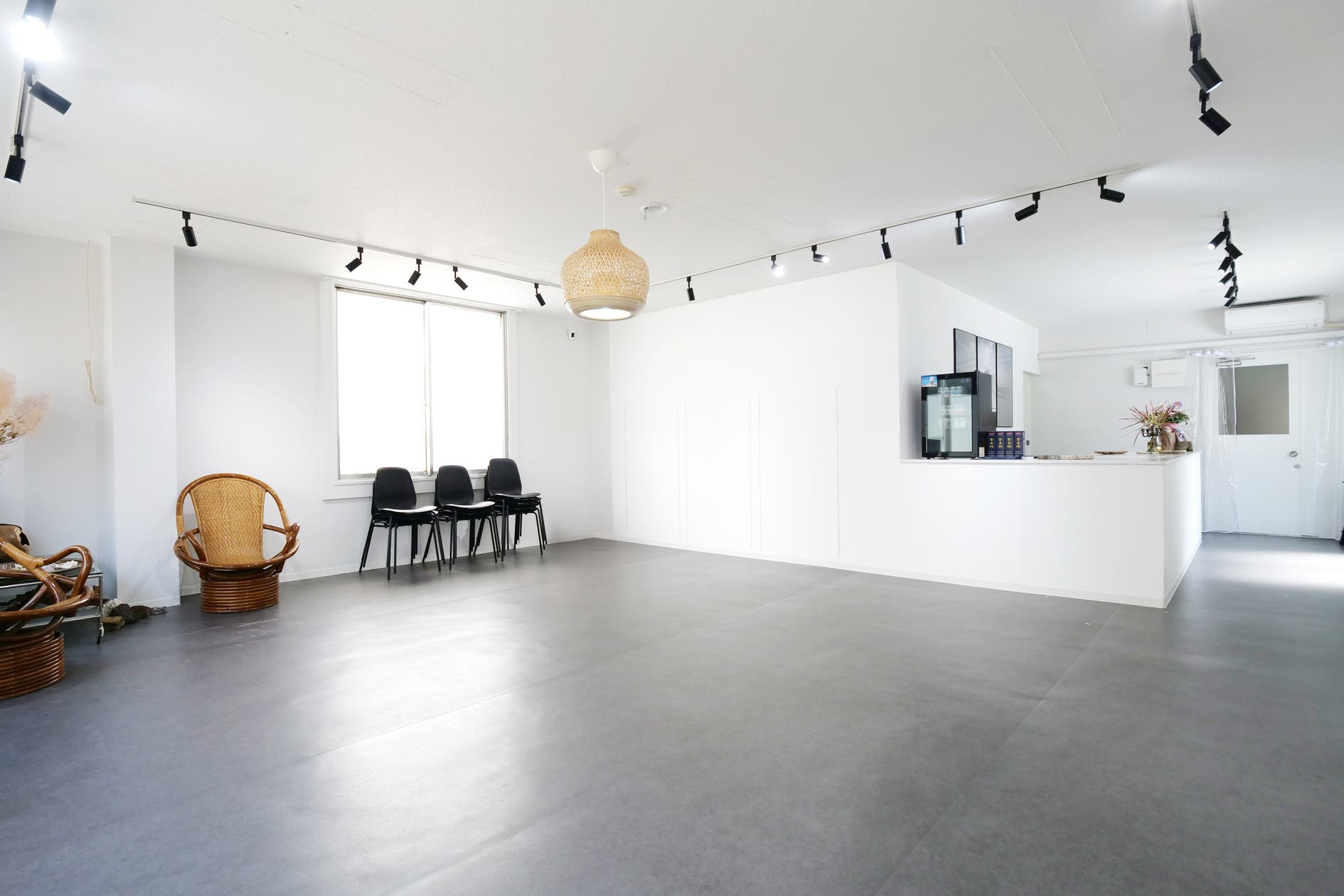 【天神徒歩3分のイベント向け会場】 Wi-Fi完備／ゴミ処理無料 展示会・撮影会・企業説明会・パーティーの開催に最適！の写真1