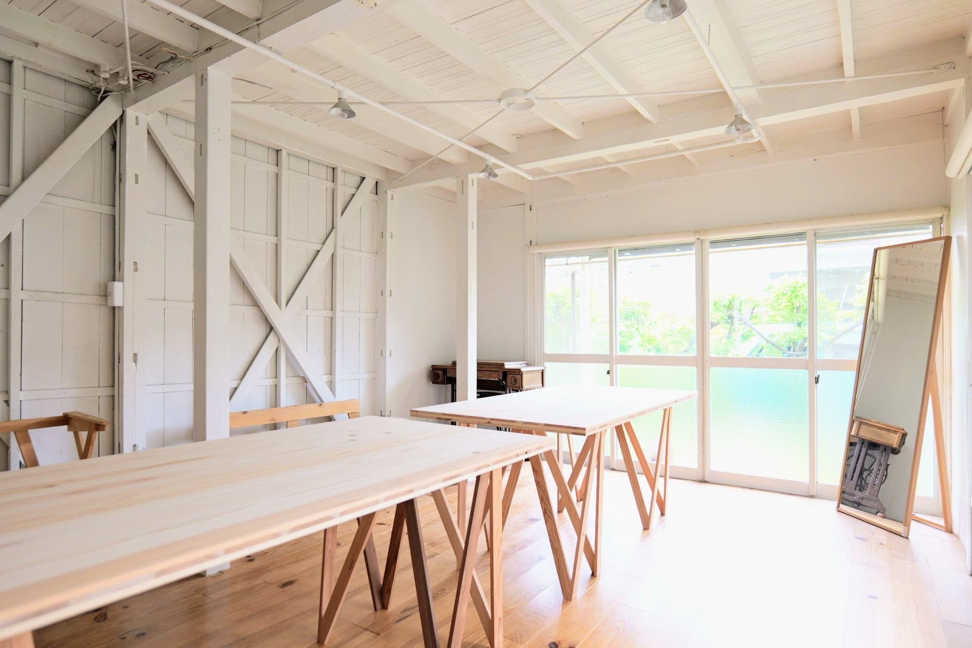 🌟OPEN PRICE🌟【駐車場付き・2面採光📸】自然光×無垢床の開放的な撮影・ワークショップ空間の写真3