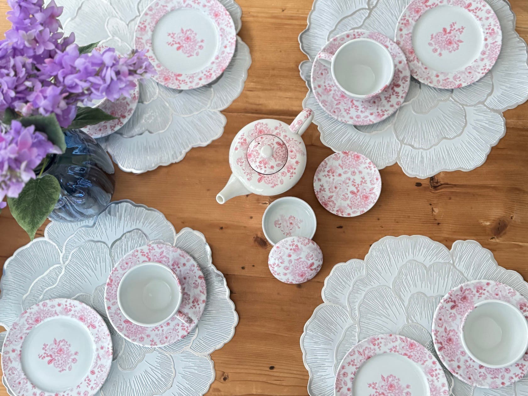 仙川駅徒歩3分  アンティーク家具に囲まれた小さなギャラリーの写真4