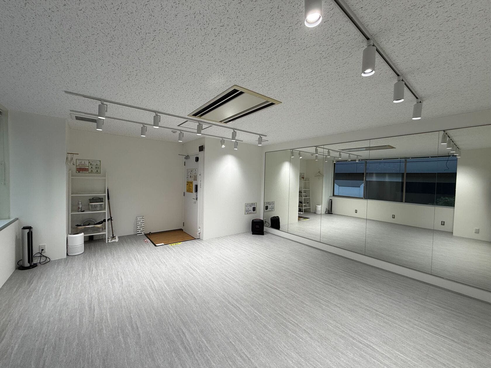 【渋谷駅徒歩3分】23.86㎡/ダンス・ヨガ・レッスンに適したスタジオです！自然光が入るお部屋（ルービー渋谷３rd room3）の写真2