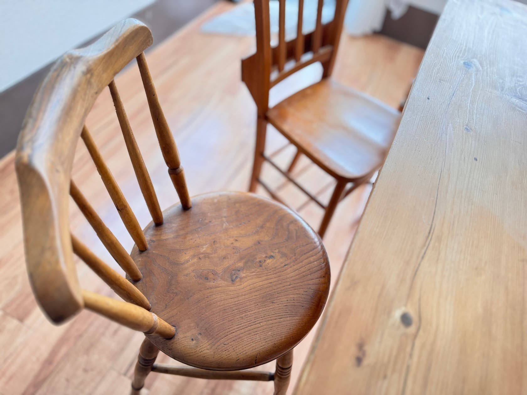 仙川駅徒歩3分  アンティーク家具に囲まれた小さなギャラリーの写真5