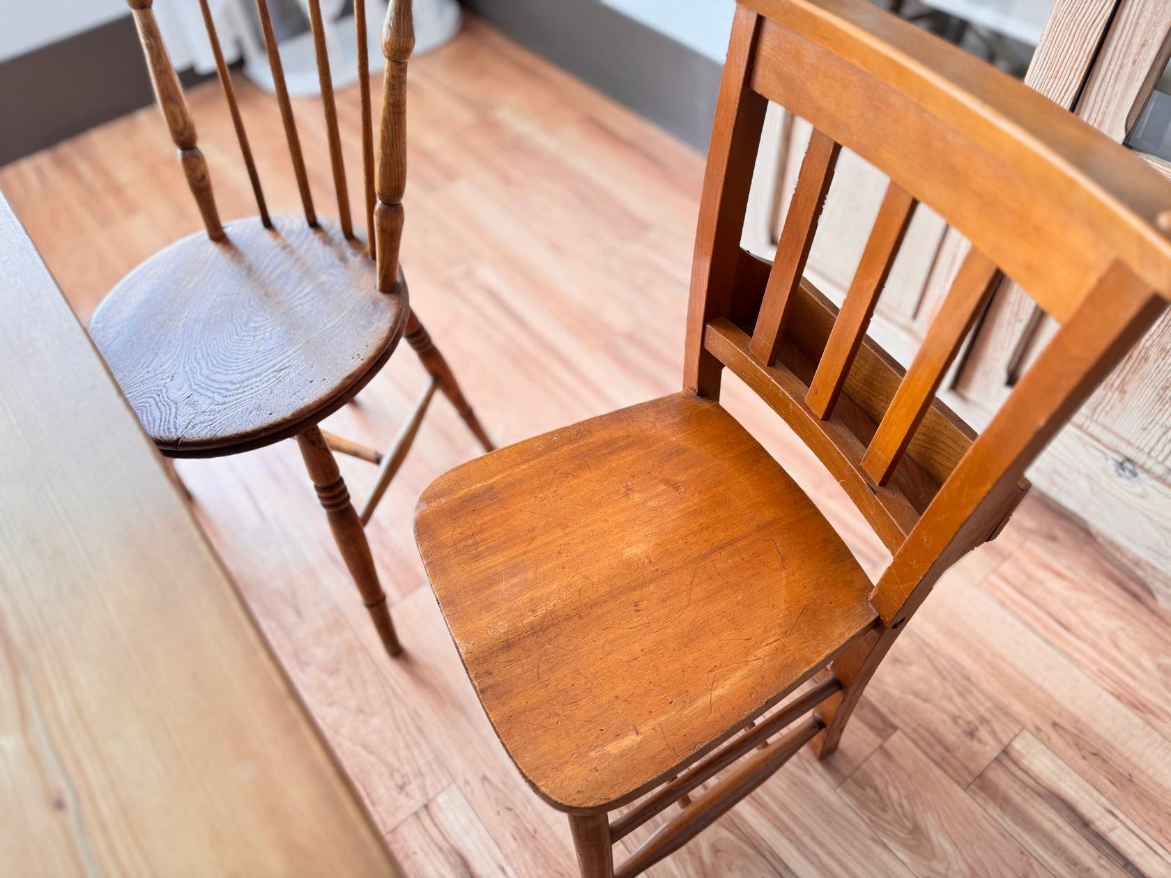 仙川駅徒歩3分  アンティーク家具に囲まれた小さなギャラリーの写真6