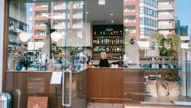 【雑誌多数掲載】東京/三軒茶屋駅から徒歩8分のカフェバースペースをスタジオ、貸切利用に。の写真1