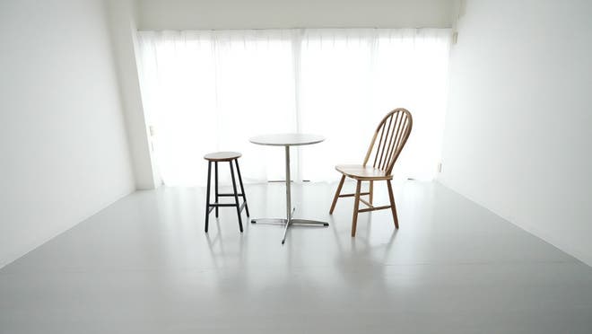 【藤森駅1分】白壁×自然光の撮影スタジオ|コスプレ・ポートレート・SNS撮影向け|更衣室あり・メイク利用可の写真1