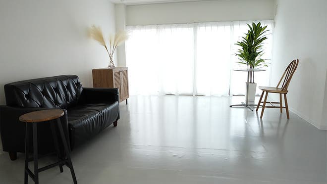 【藤森駅1分】白壁×自然光の撮影スタジオ|コスプレ・ポートレート・SNS撮影向け|更衣室あり・メイク利用可の写真2