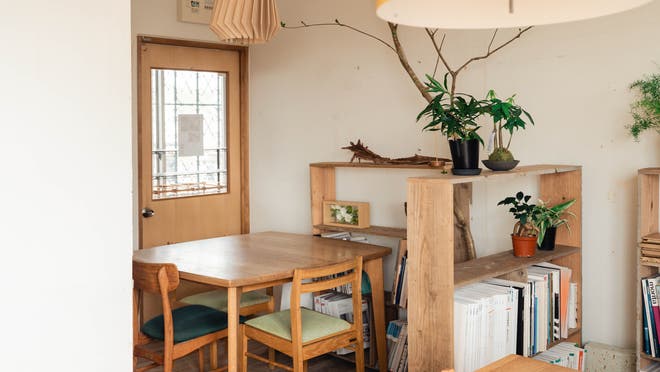 【枚方公園駅徒歩4分】木のぬくもりと緑を感じるカフェスペースの写真4
