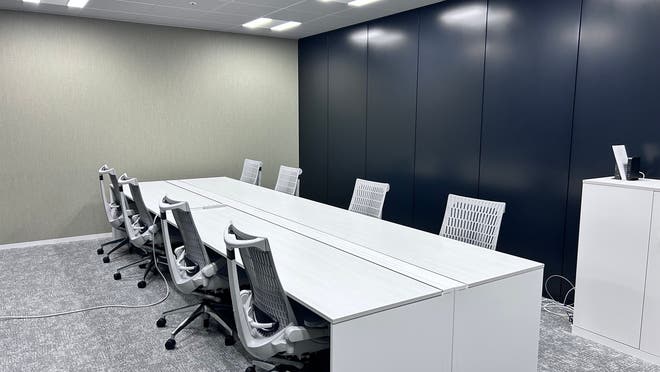 福井駅前徒歩2分、8名会議室。高速Wi-Fi・電源多数完備。打合せや商談に最適な空間ですの写真1