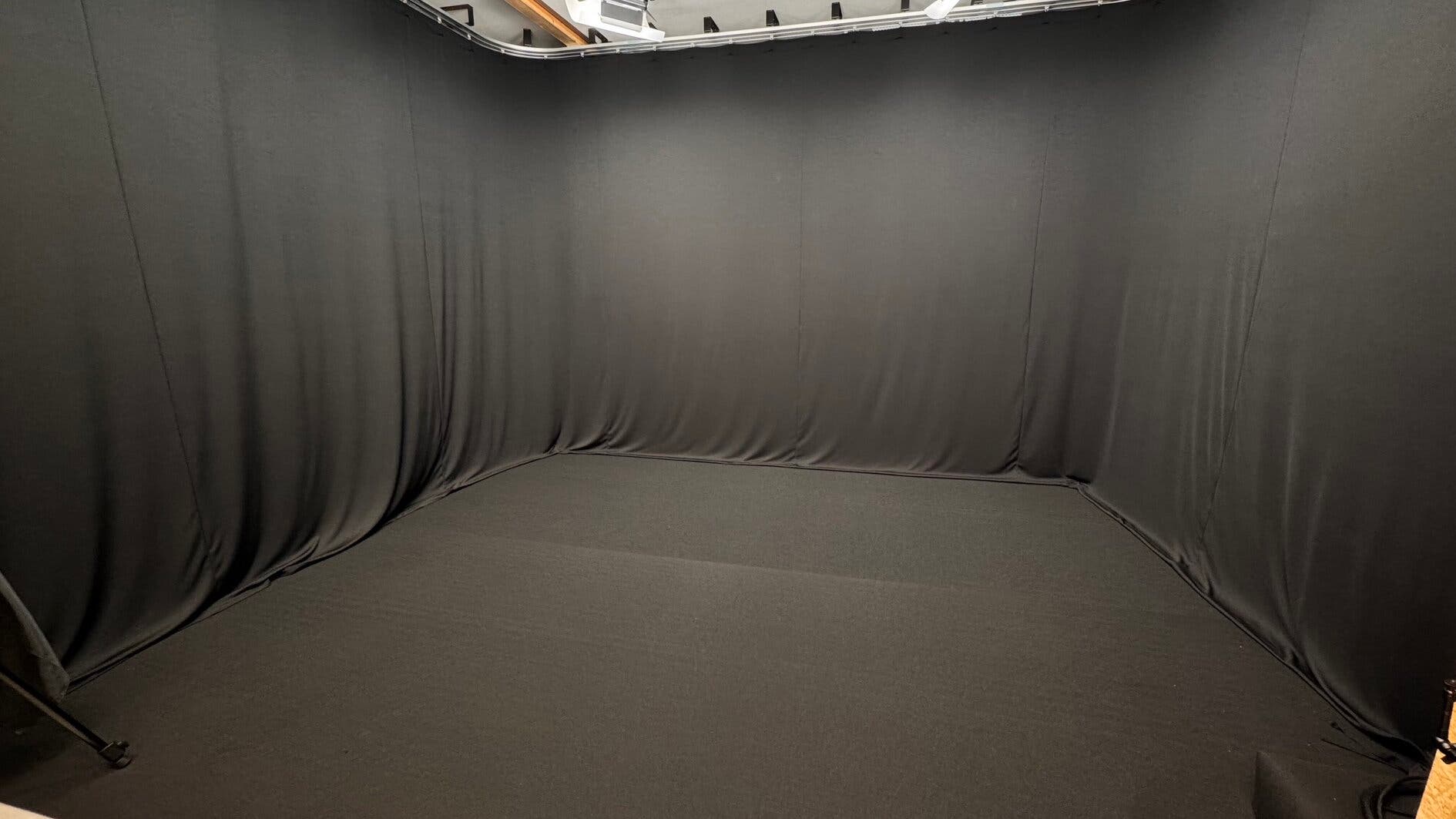 【カフェ併設のレンタル撮影スタジオ】クロマキー常設、スタジオまで車寄せOK！・バイク撮影可！の写真9