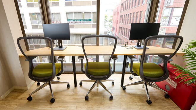 【2階】御茶ノ水駅徒歩1分、モニター、高級オフィスチェア、Web会議用個室ありの作業カフェ。オフィス以上の作業環境があります。の写真6
