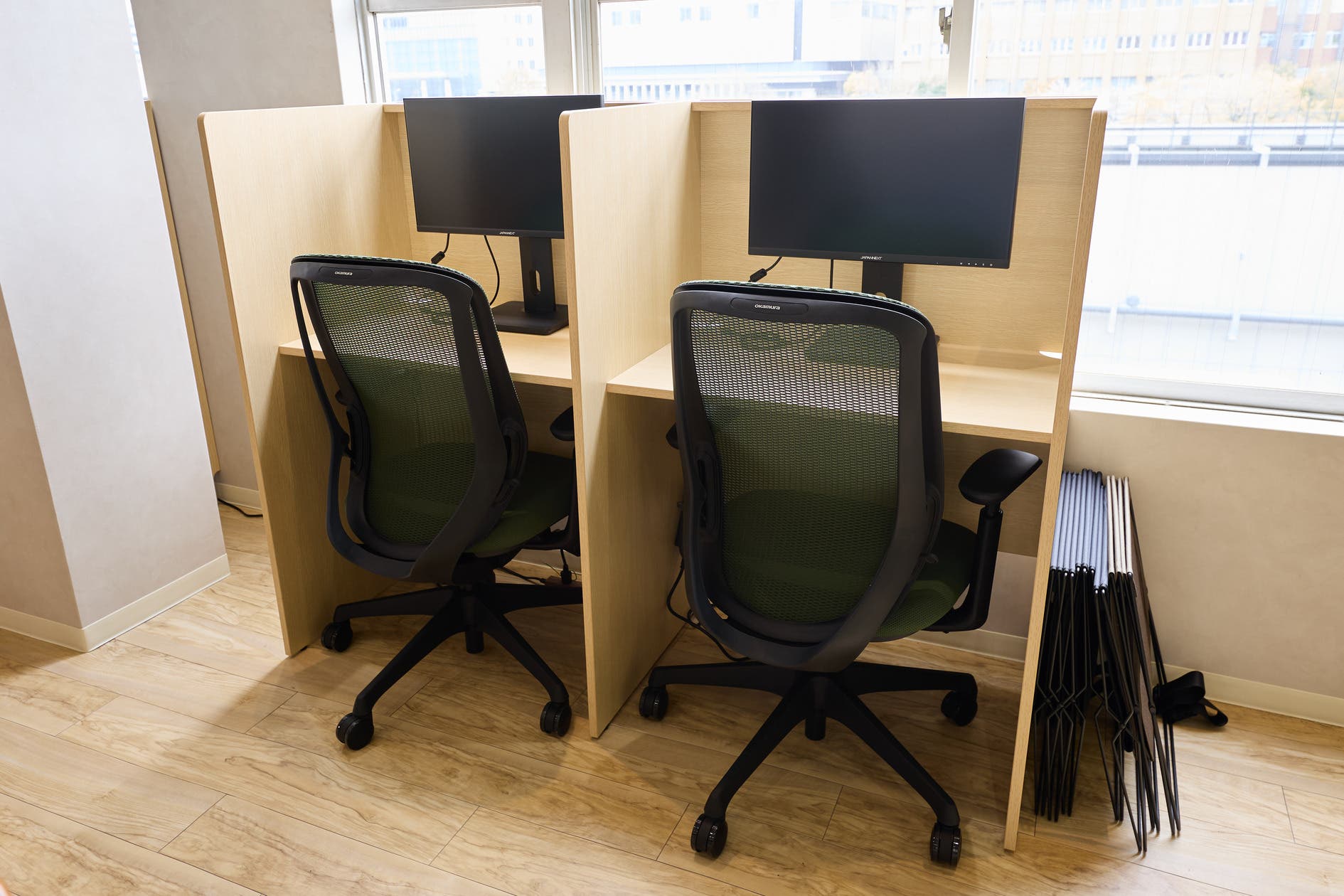 【2階】御茶ノ水駅徒歩1分、モニター、高級オフィスチェア、Web会議用個室ありの作業カフェ。オフィス以上の作業環境があります。の写真7