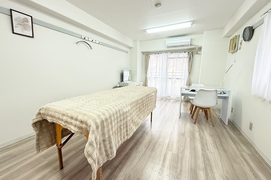 【堺東駅徒歩5分】New Open✨ネイル・エステに必要な備品がそろったプライベートサロン｜マッサージベッド・ネイルテーブル完備の写真1