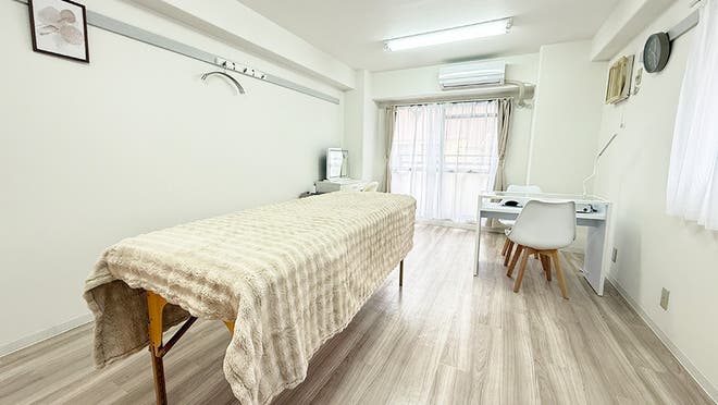 【堺東駅徒歩5分】New Open✨ネイル・エステに必要な備品がそろったプライベートサロン|マッサージベッド・ネイルテーブル完備の写真1