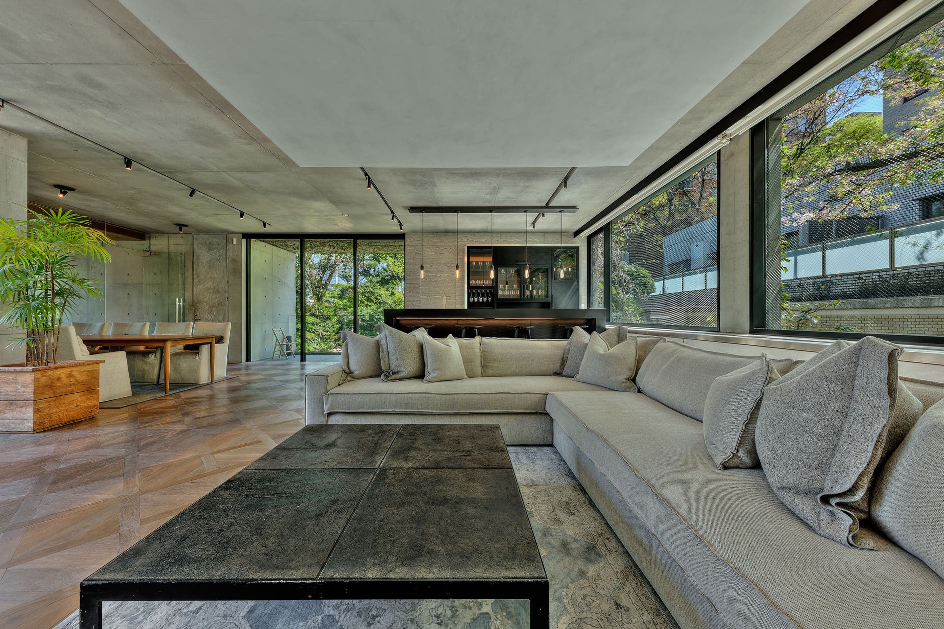 【表参道】オフサイトミーティング・交流会利用多数！ プロジェクター完備でプレゼンや勉強会・研修などでご利用いただいております。の写真5