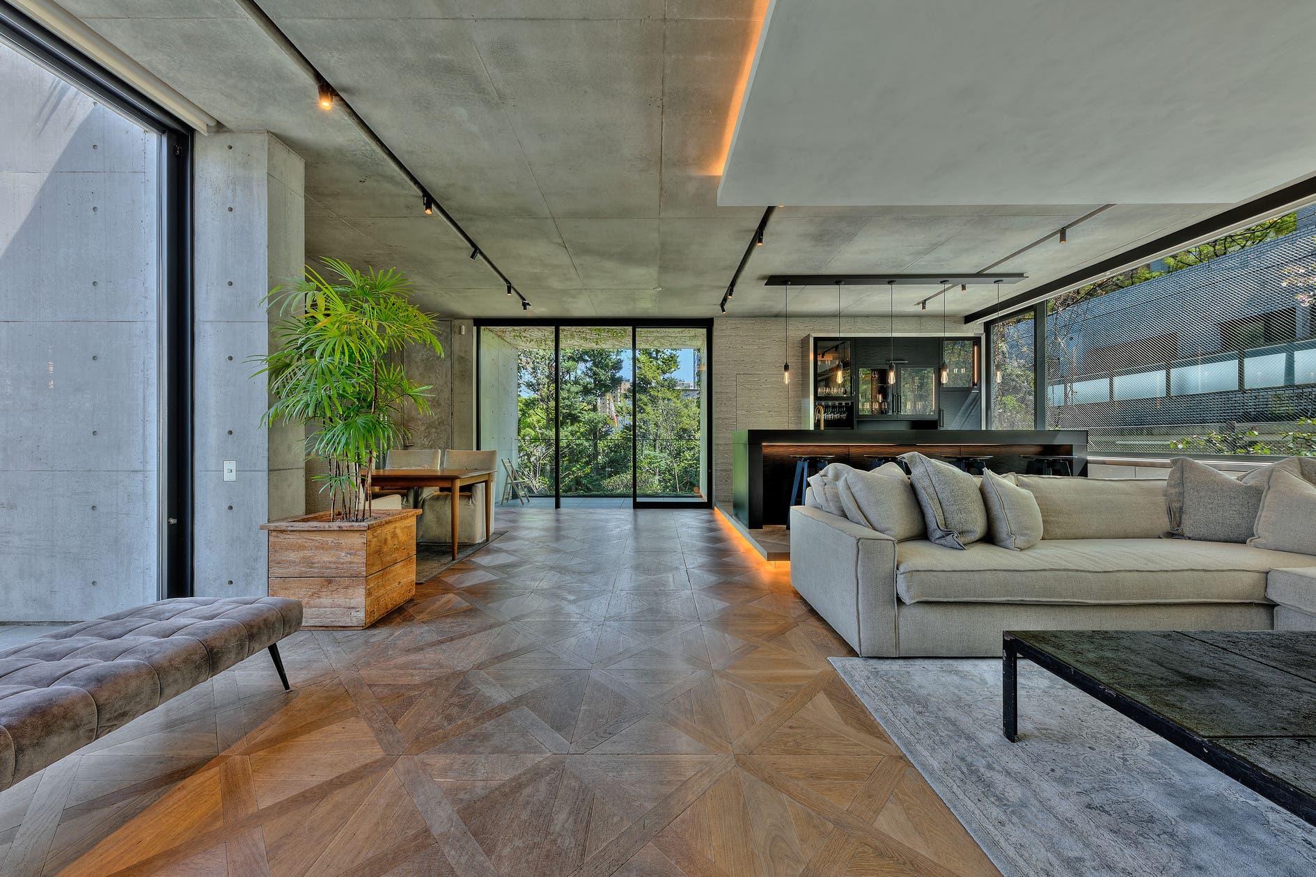 【表参道】オフサイトミーティング・交流会利用多数！ プロジェクター完備でプレゼンや勉強会・研修などでご利用いただいております。の写真6