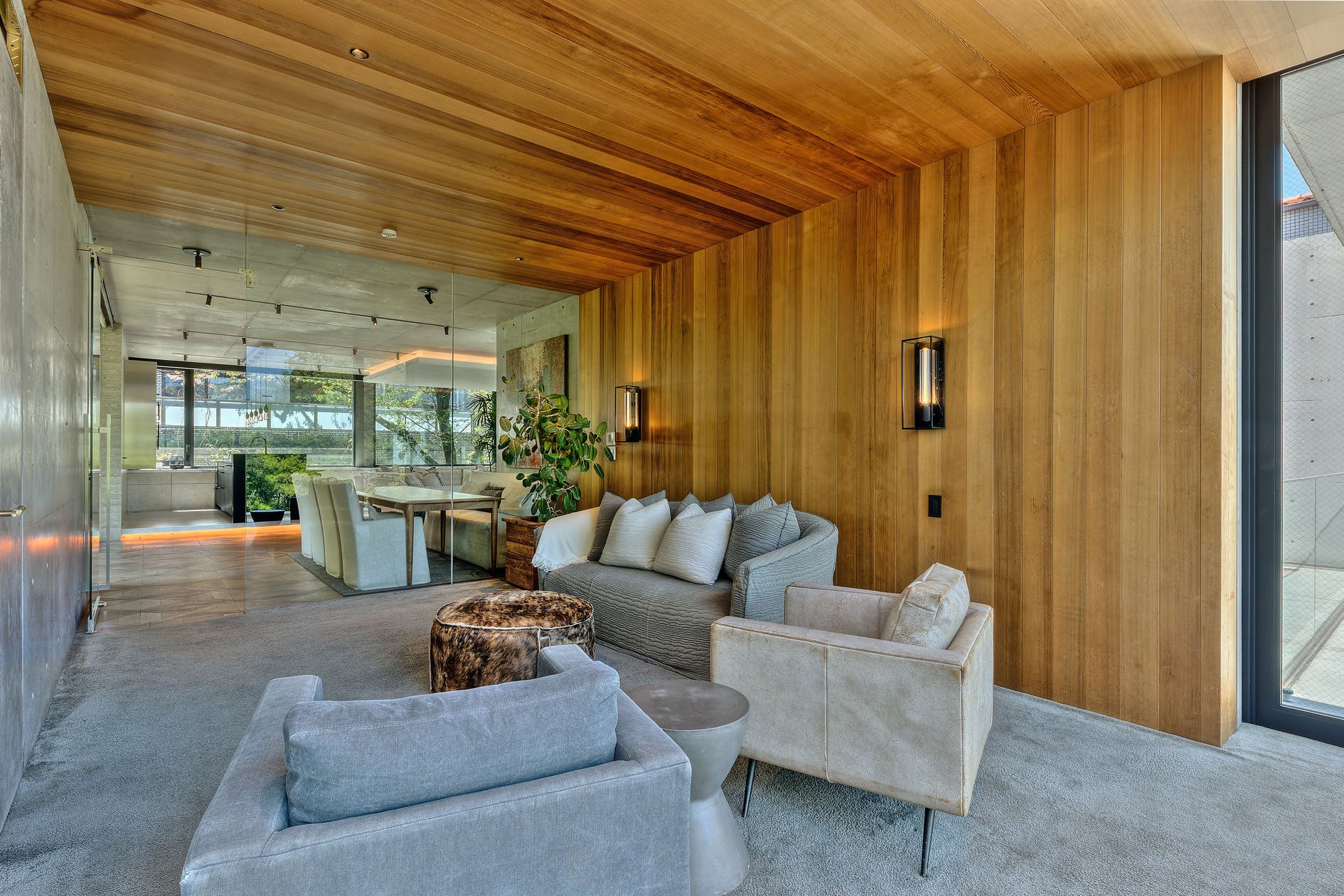 【表参道】オフサイトミーティング・交流会利用多数！ プロジェクター完備でプレゼンや勉強会・研修などでご利用いただいております。の写真16