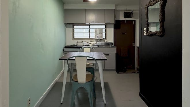 自然光の入るシンプル空間|撮影・打ち合わせ・作業に|東柳ケ瀬・美殿町の写真1