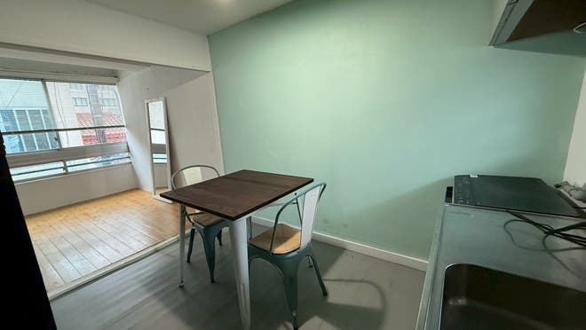 自然光の入るシンプル空間|撮影・打ち合わせ・作業に|東柳ケ瀬・美殿町の写真3