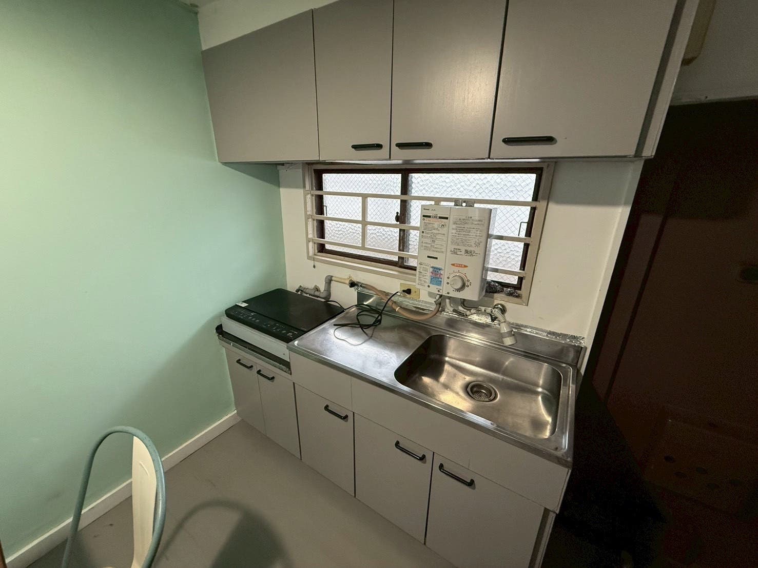 自然光の入るシンプル空間｜撮影・打ち合わせ・作業に｜東柳ケ瀬・美殿町の写真4