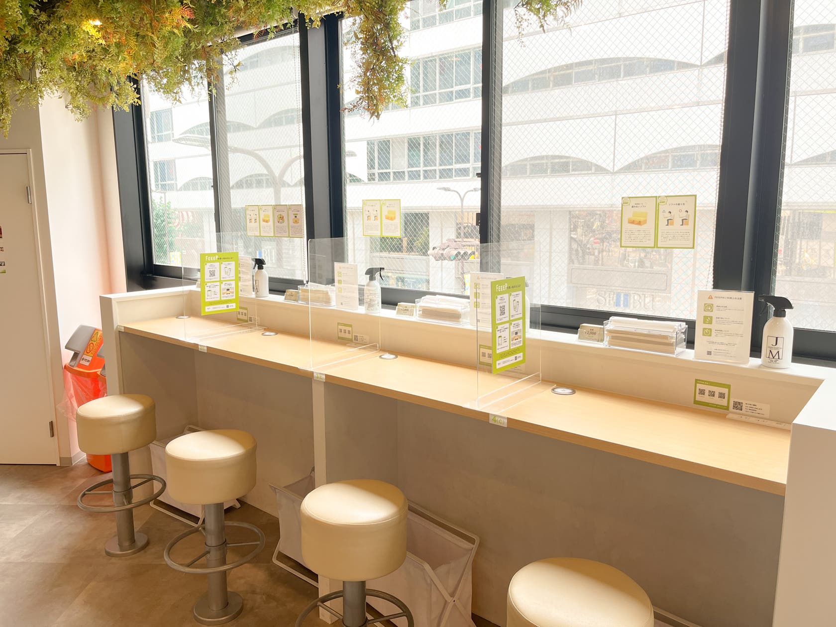 【池袋駅徒歩1分｜24時間営業｜5Sブース】高速Wi-Fi／31.5型モニター／充電／web商談・面接・MTG・テレワーク等の写真15