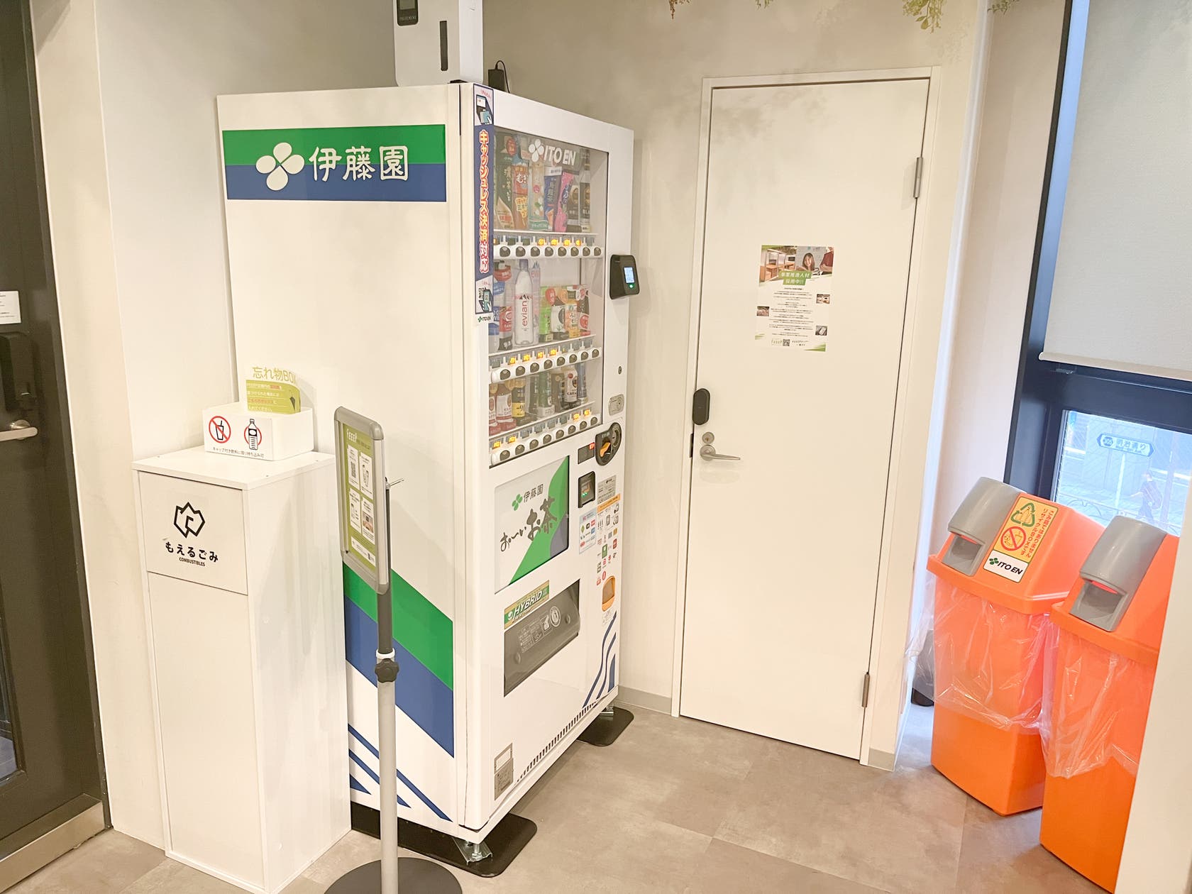 【池袋駅徒歩1分｜24時間営業｜5Sブース】高速Wi-Fi／31.5型モニター／充電／web商談・面接・MTG・テレワーク等の写真17