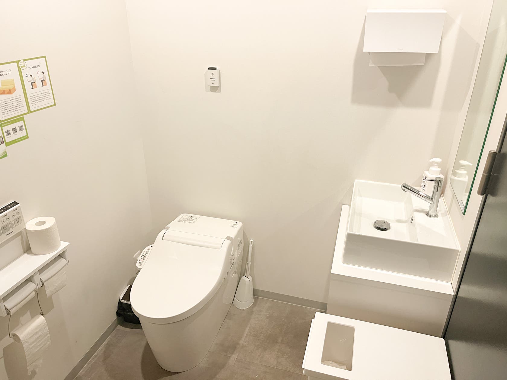 【池袋駅徒歩1分｜24時間営業｜5Sブース】高速Wi-Fi／31.5型モニター／充電／web商談・面接・MTG・テレワーク等の写真18