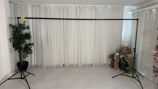【中野新橋駅徒歩1分】自然光、完全暗室可能、多数の背景布、アンティーク家具・アーティシャルフラワーの充実した撮影スタジオの写真22
