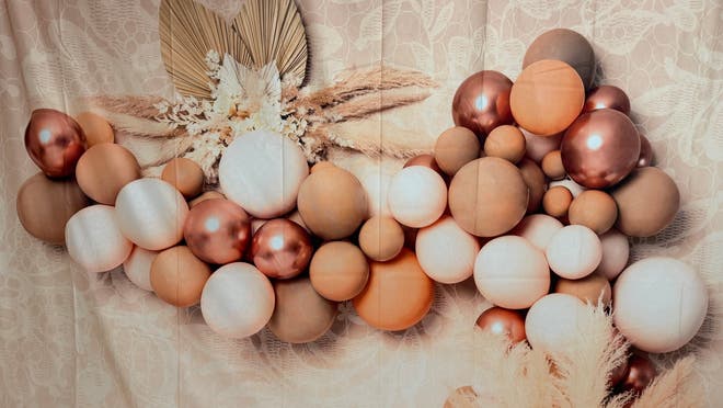 【中野新橋駅徒歩1分】自然光、完全暗室可能、多数の背景布、アンティーク家具・アーティシャルフラワーの充実した撮影スタジオの写真24