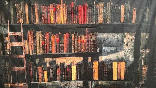 【中野新橋駅徒歩1分】自然光、完全暗室可能、多数の背景布、アンティーク家具・アーティシャルフラワーの充実した撮影スタジオの写真25