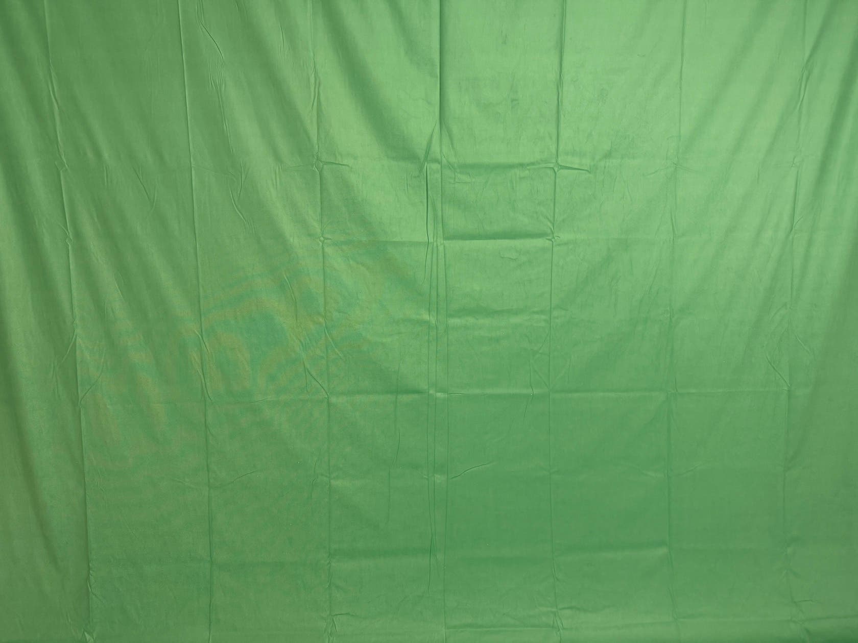 【中野新橋駅徒歩1分】自然光、完全暗室可能、多数の背景布、アンティーク家具・アーティシャルフラワーの充実した撮影スタジオの写真26