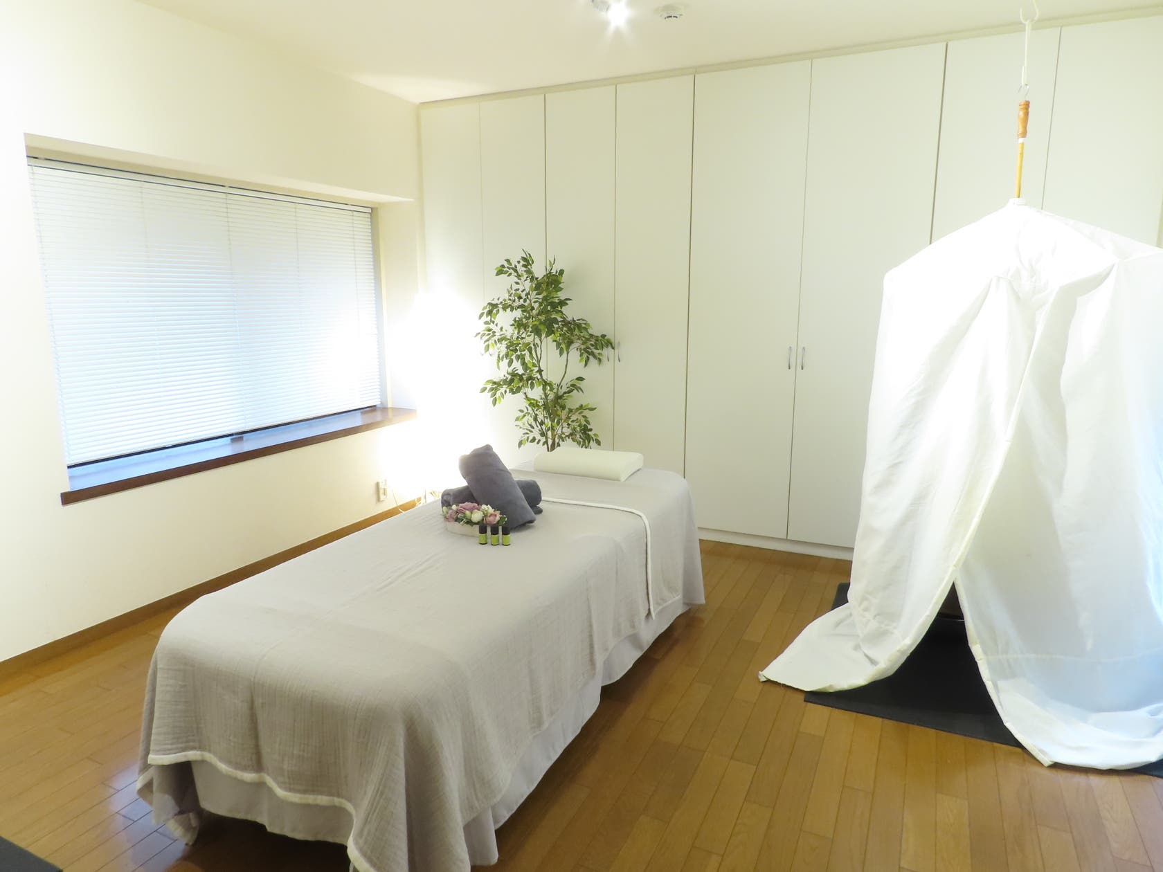 自由が丘7分｜女性専用エステ個室レンタル｜清潔感のある上質空間｜備品充実・ヒートマット有✨完全個室の写真1